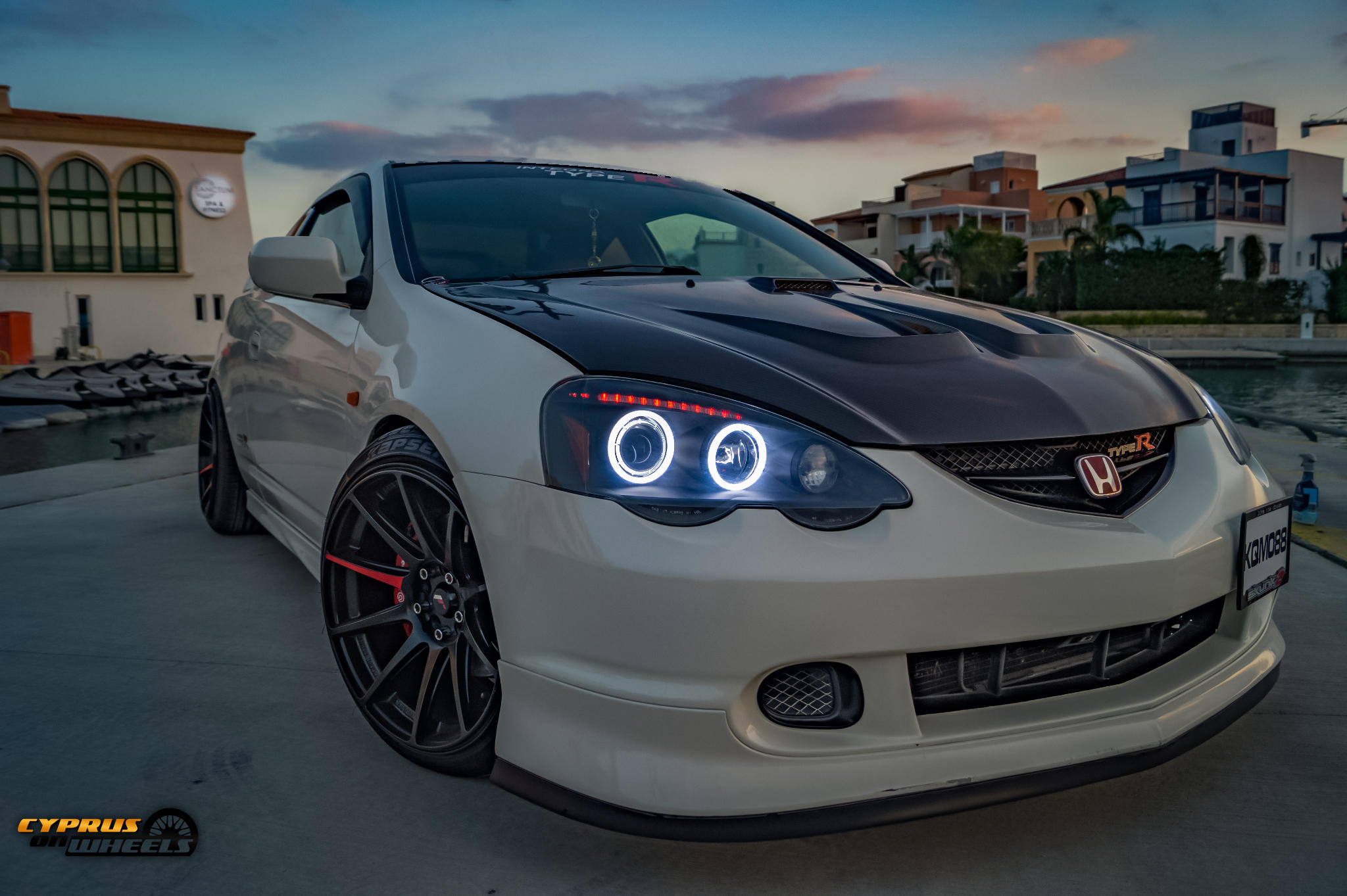 A loud daily driver.Honda DC5 Type R. - CyprusOnWheels